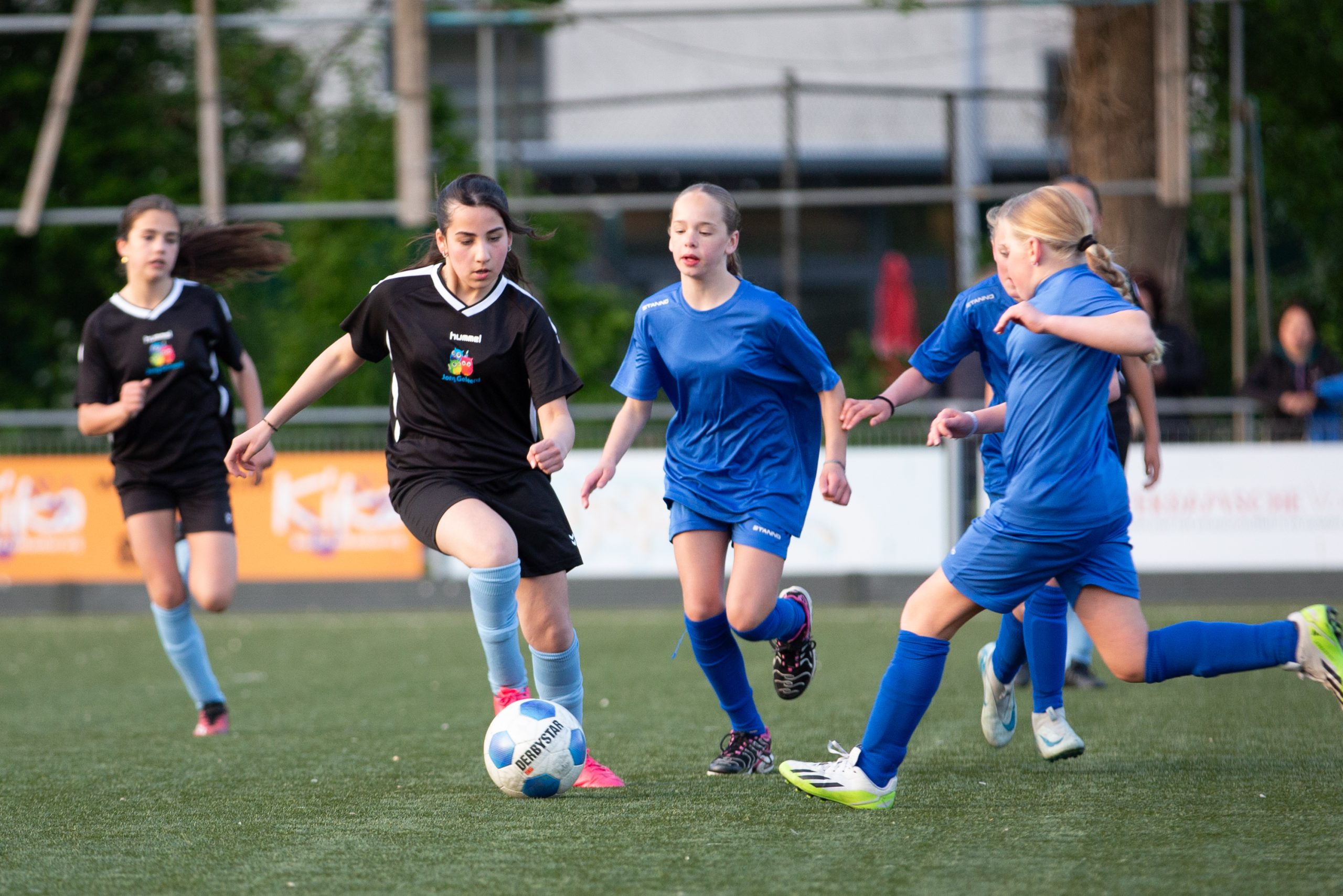 Uitslagen en foto's schoolvoetbal groep 7-8 - vv Zwanenburg